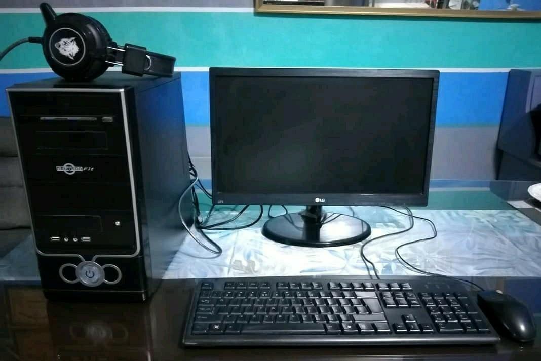 DEKSTOP COMPUTER SET (3 UNITS AVAILABLE), Computers & Tech, Desktops on ...