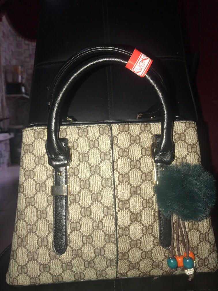 GD pretty handbang, Women's Fashion, Bags & Wallets, Cross-body Bags on ...
