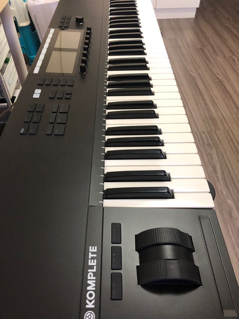 Native Instrument S61 mk 2 & K&M stand, Music & Media, Music ...