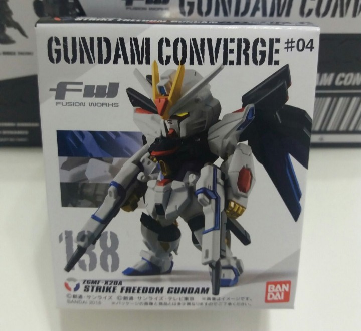 FW Gundam Converge, Strike Freedom Gundam, Bandai, 興趣及遊戲, 玩具 & 遊戲類 - Carousell