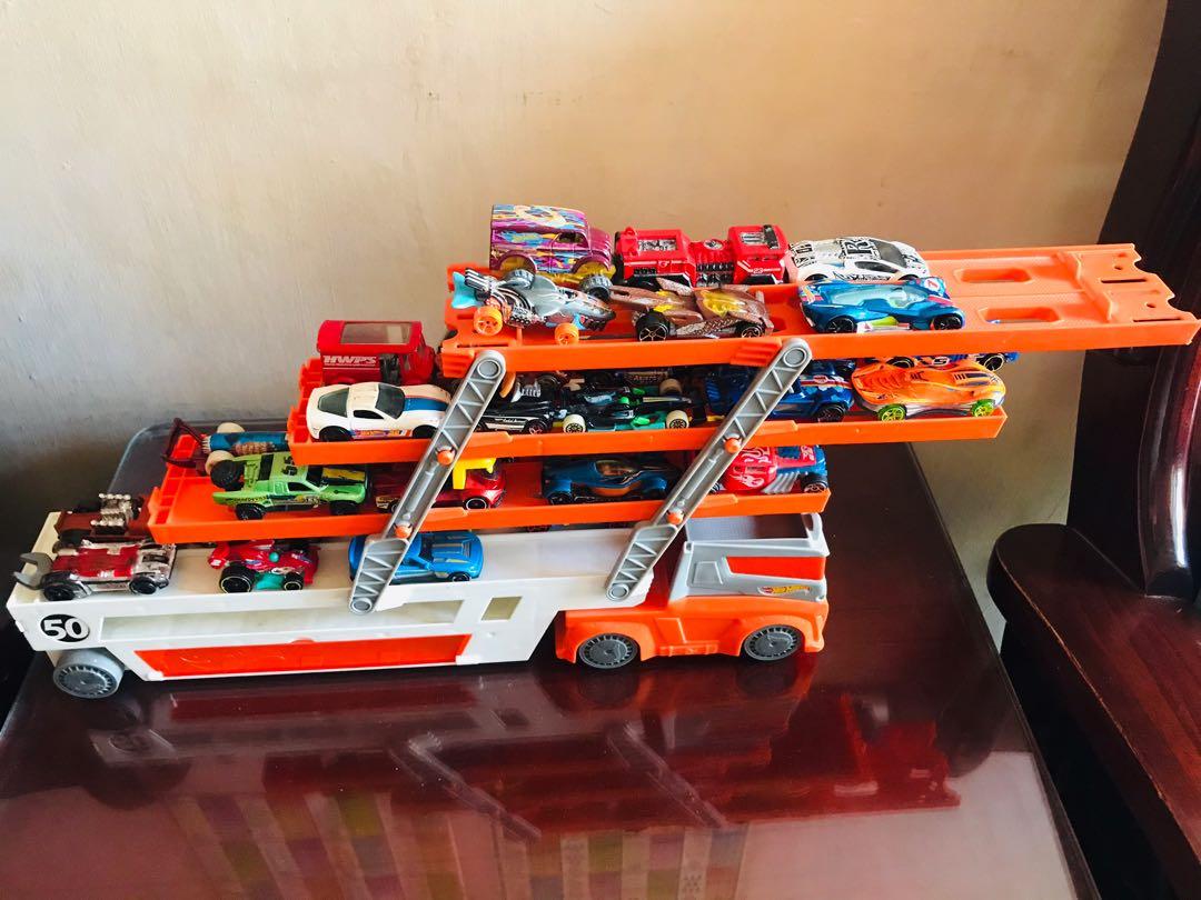 Hot Wheels Trailer Truck with hotwheels, Hobbies & Toys, Toys & Games ...