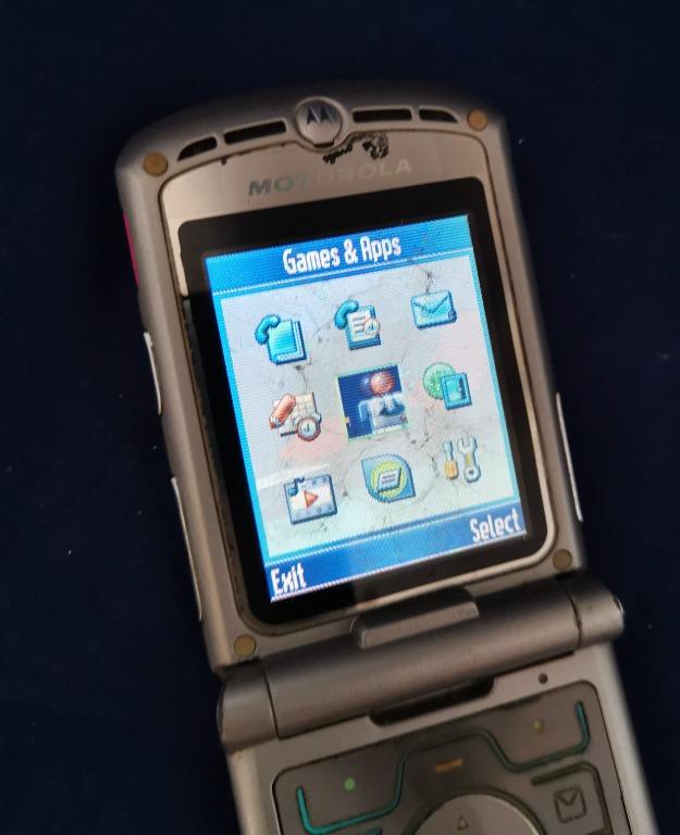 Motorola V3 RAZR Iconic Metal Flip Phone (Pink), Mobile Phones ...