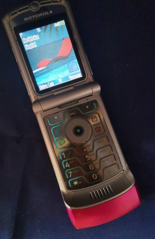 Motorola V3 RAZR Iconic Metal Flip Phone (Pink), Mobile Phones ...