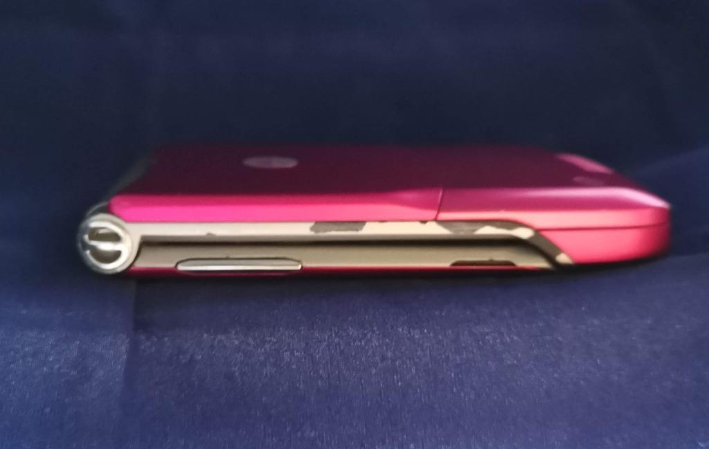 Motorola V3 RAZR Iconic Metal Flip Phone (Pink), Mobile Phones ...