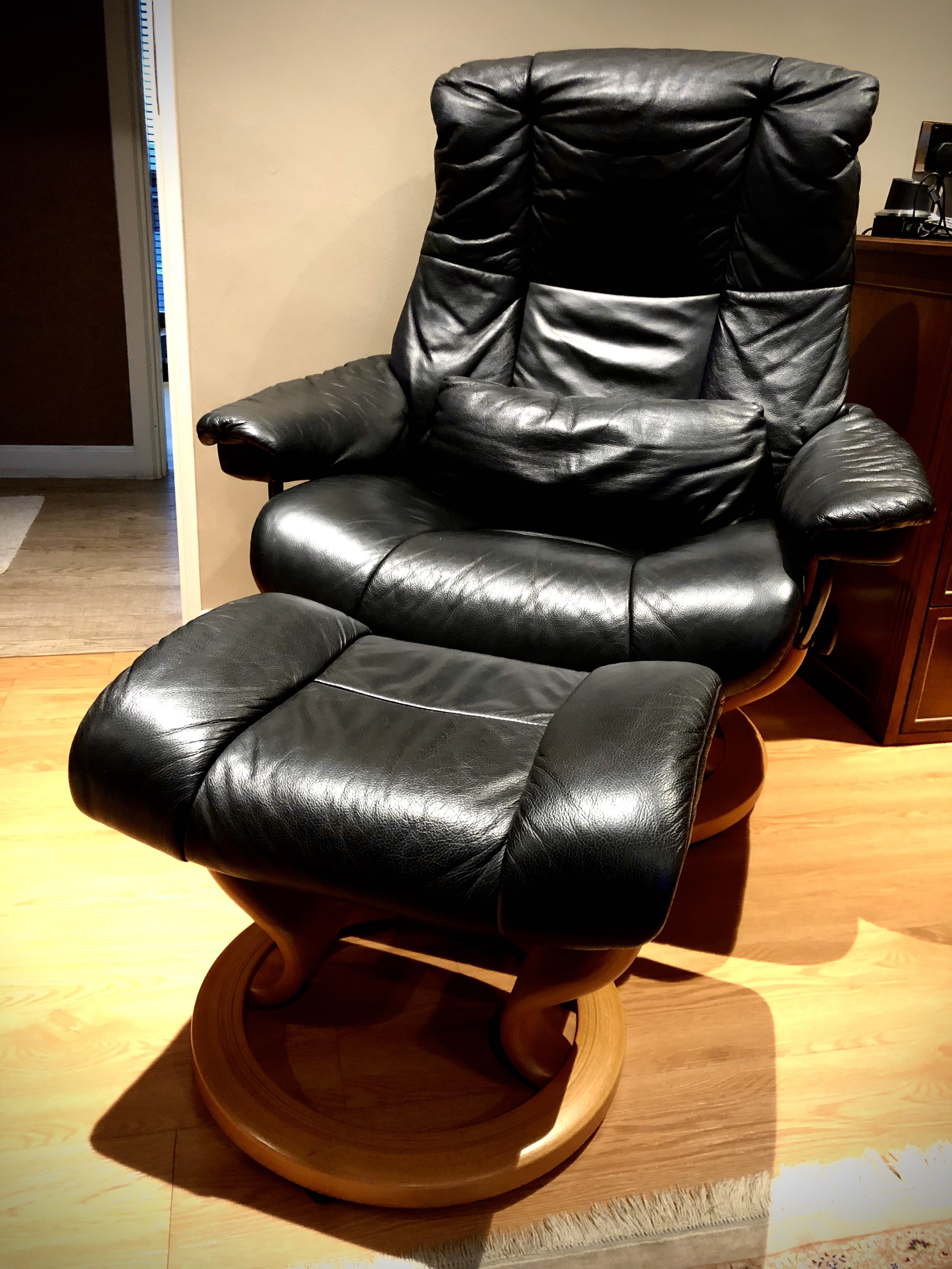 Stressless Recliner chair with computer table , Furniture & Home Living ...