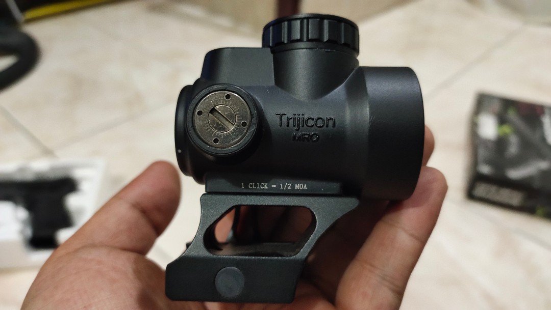 Trijicon MRO Holographic Red Dot sight scope, Sports Equipment, Other ...