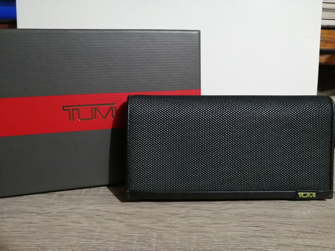 Original Tumi wallet, Luxury, Bags & Wallets on Carousell
