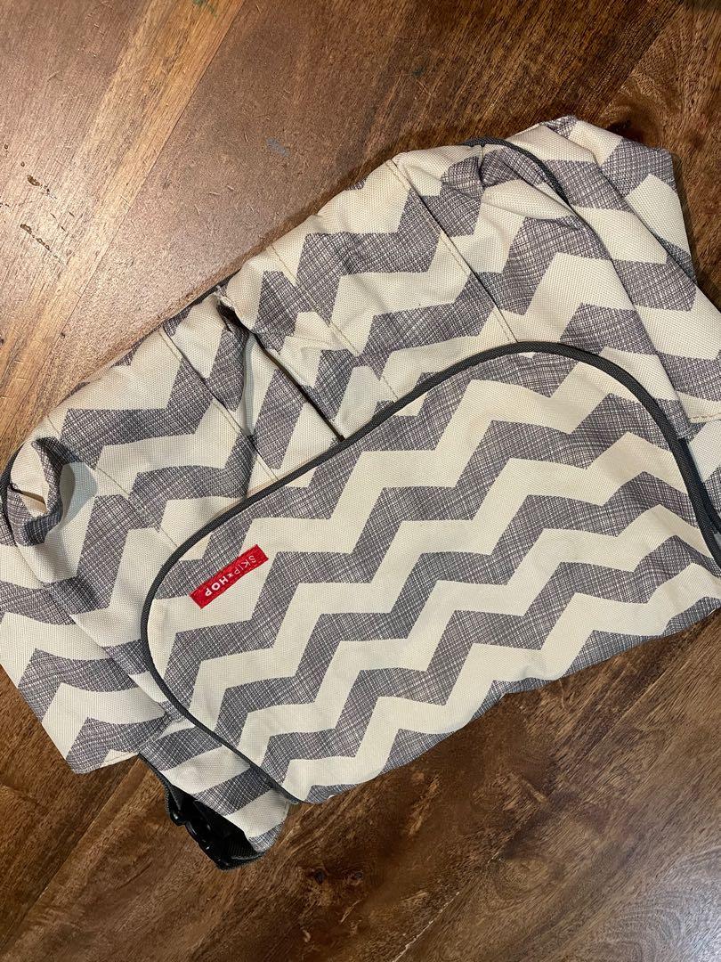 Skip Hop Messenger Bag, Babies & Kids, Going Out, Diaper Bags & Wetbags ...