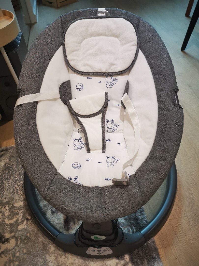 Baby auto soothing rocker, Babies & Kids, Infant Playtime on Carousell