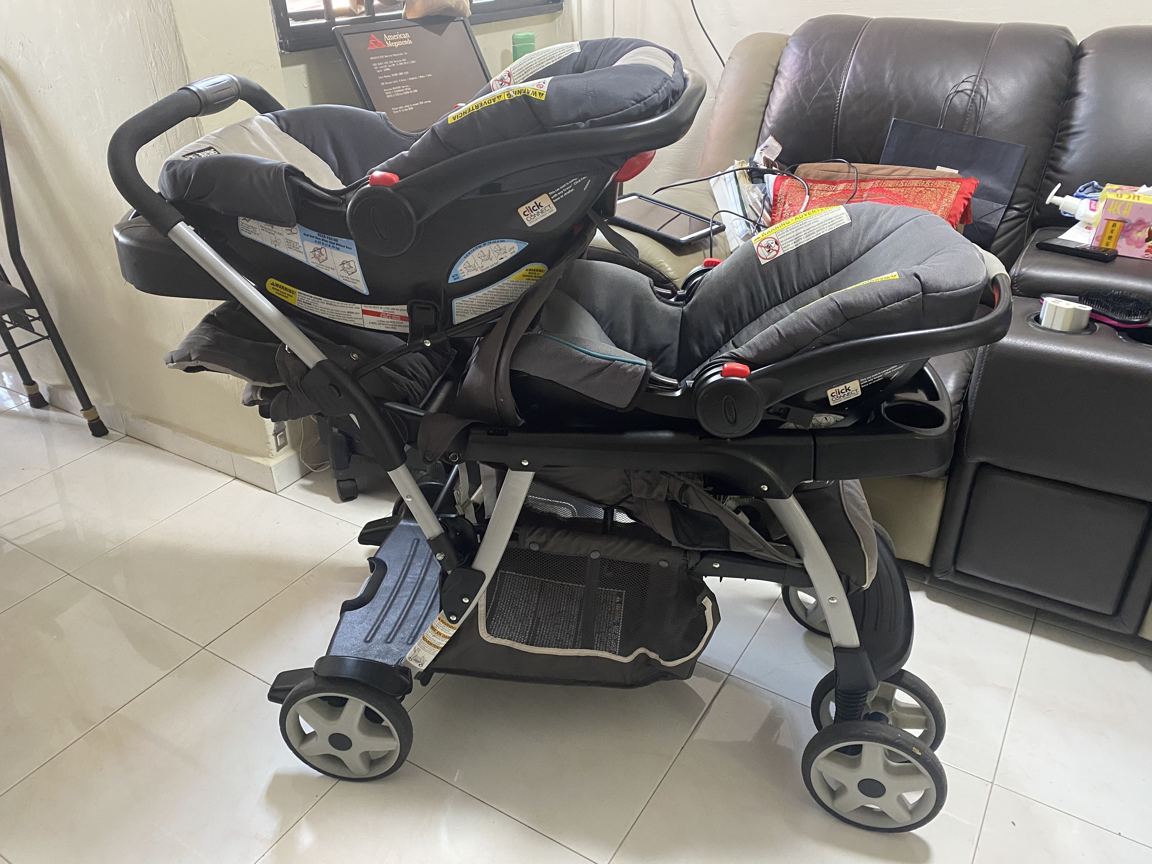 Graco Twins Stroller with Car Seat, Babies & Kids, Going Out, Strollers ...