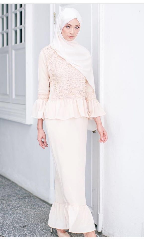 HergraceKL Inese Kurung, Women's Fashion, Muslimah Fashion, Baju Kurung ...