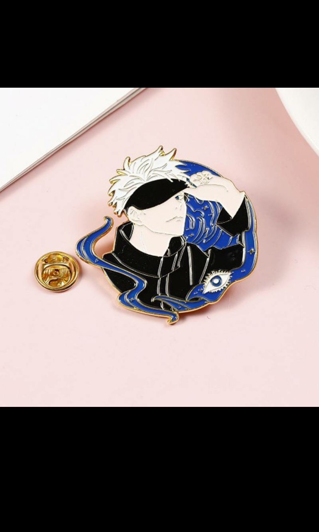 Jujutsu kaisen gojo satoru pin/ enamel badge, Hobbies & Toys ...