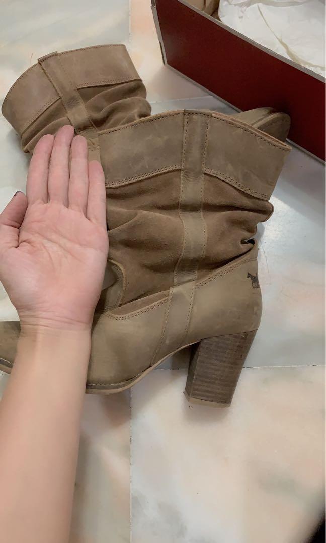 Levis boots, Women's Fashion, Footwear, Boots on Carousell