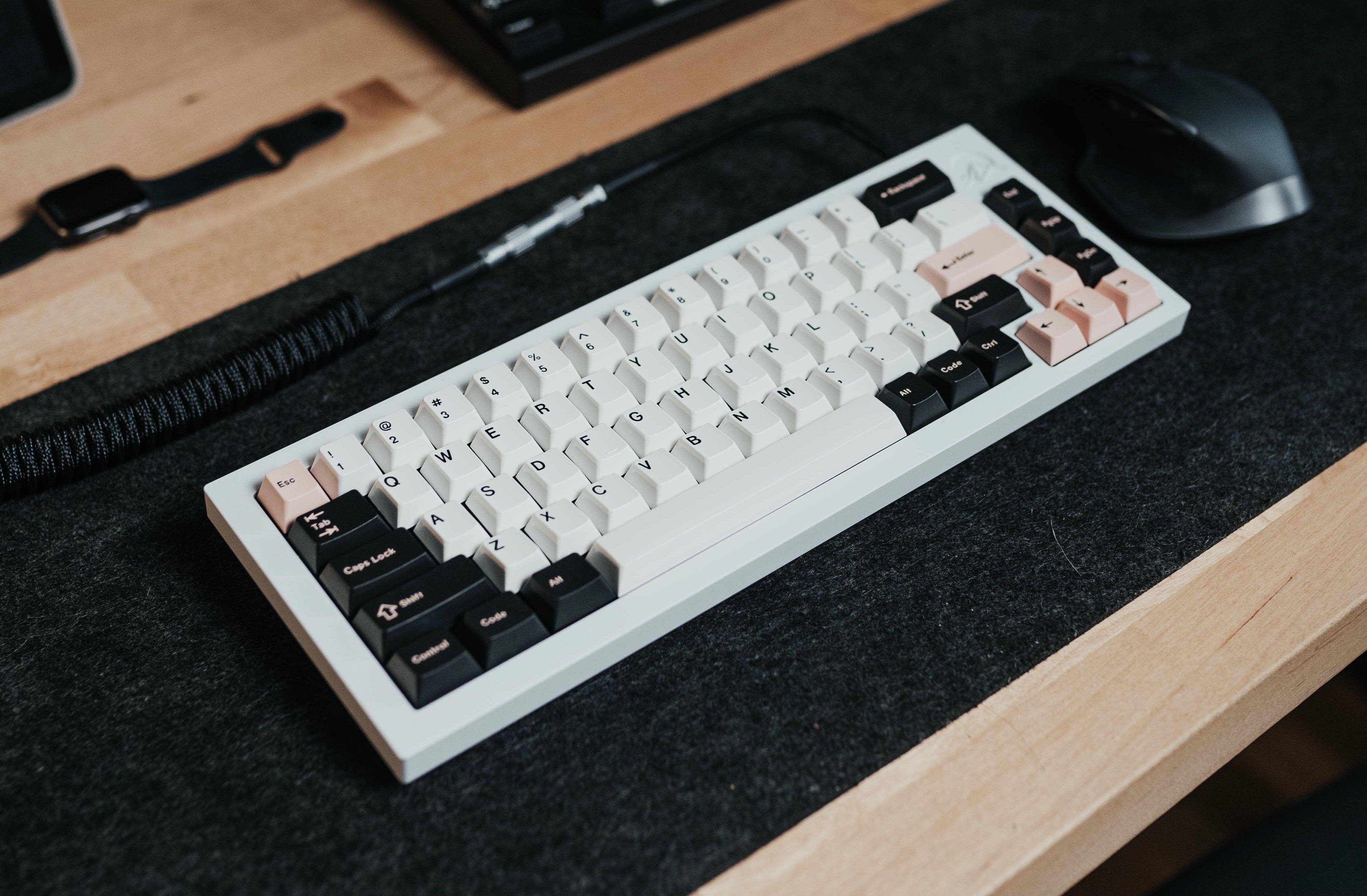 New E-White Alpine65 Keyboard, FR4 Plate hotswap, 寵物用品, 寵物家品及其他 - Carousell