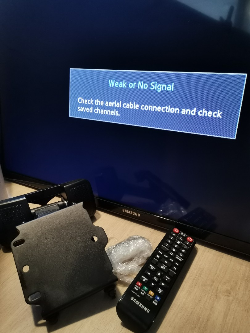 Samsung LED 32'' UA32F4000AM, TV & Home Appliances, TV & Entertainment ...