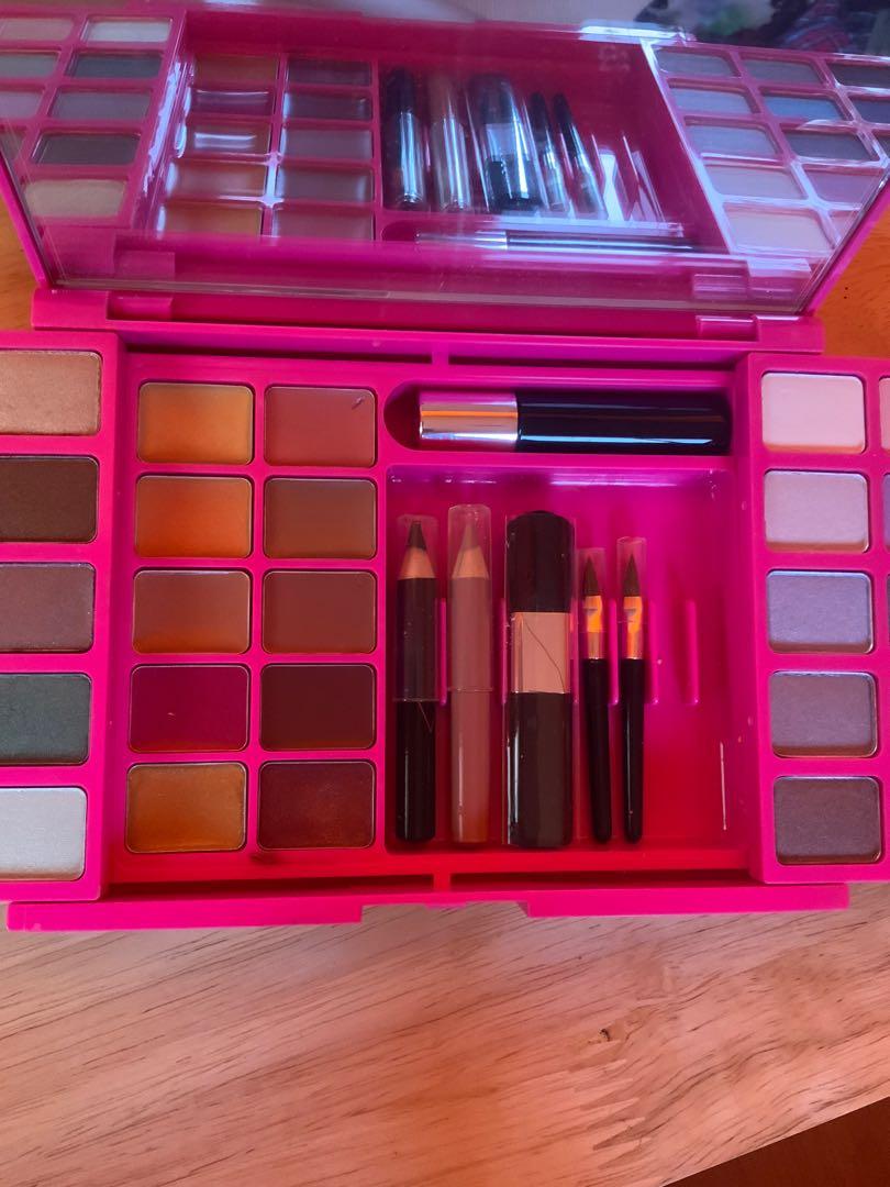 Victoria's Secret Hello, Bombshell Make Up Kit, Beauty & Personal Care ...
