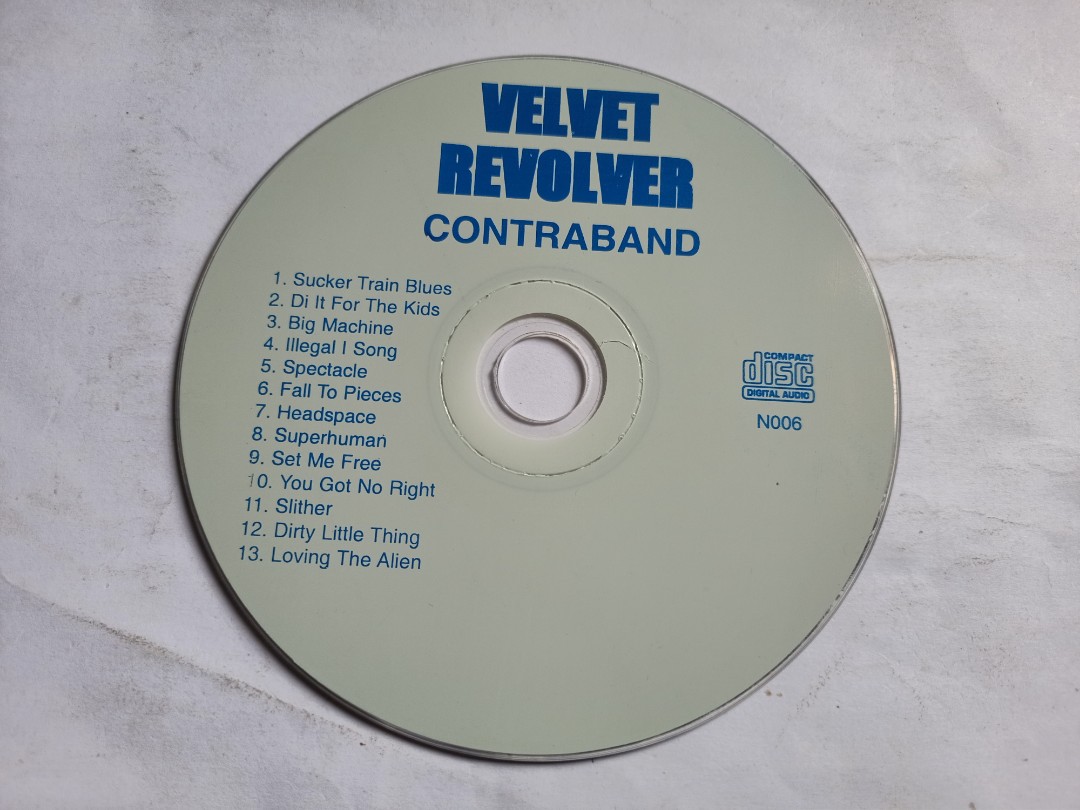 CD Velvet Revolver : contraband, Hobbies & Toys, Music & Media, CDs ...