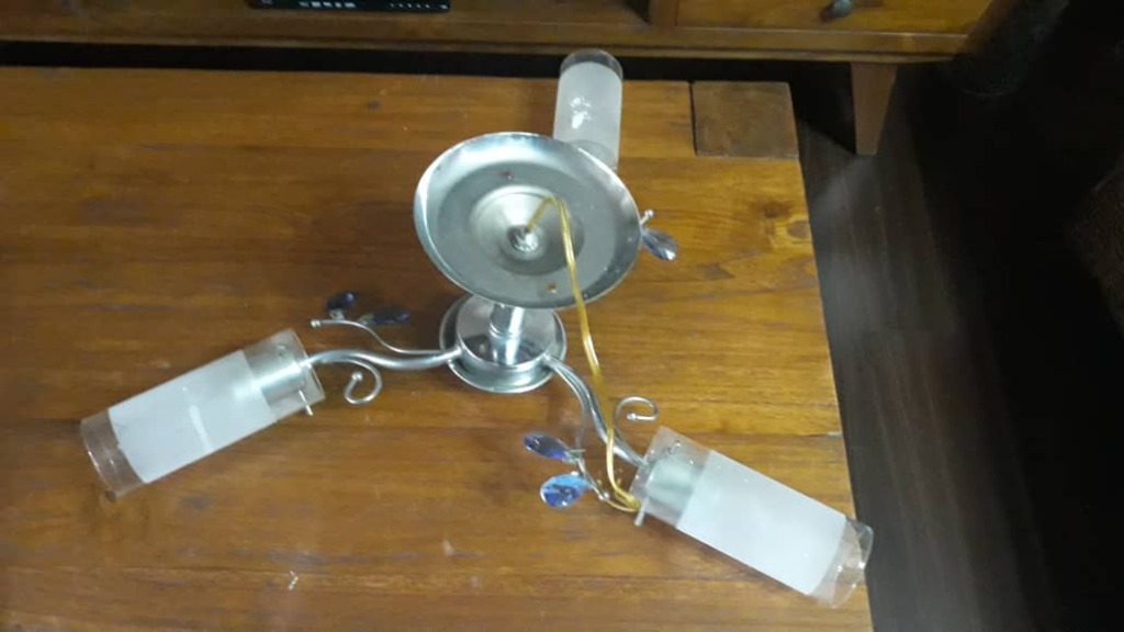 CEILING LIGHT 3 BULB, Furniture & Home Living, Lighting & Fans ...