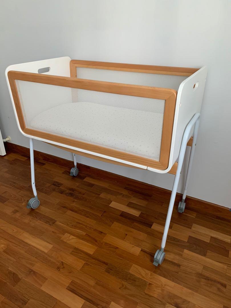 LiLi Wagon Baby Crib / Co- sleeper / Side Cot, Babies & Kids, Baby ...