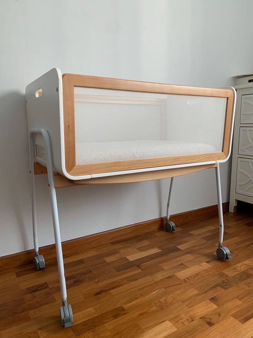 LiLi Wagon Baby Crib / Co- sleeper / Side Cot, Babies & Kids, Baby ...