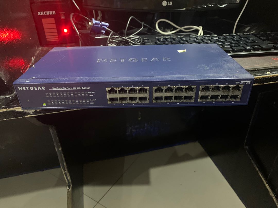 Network Hub Netgear Switch 24 Port 10/100, Computers & Tech, Parts ...