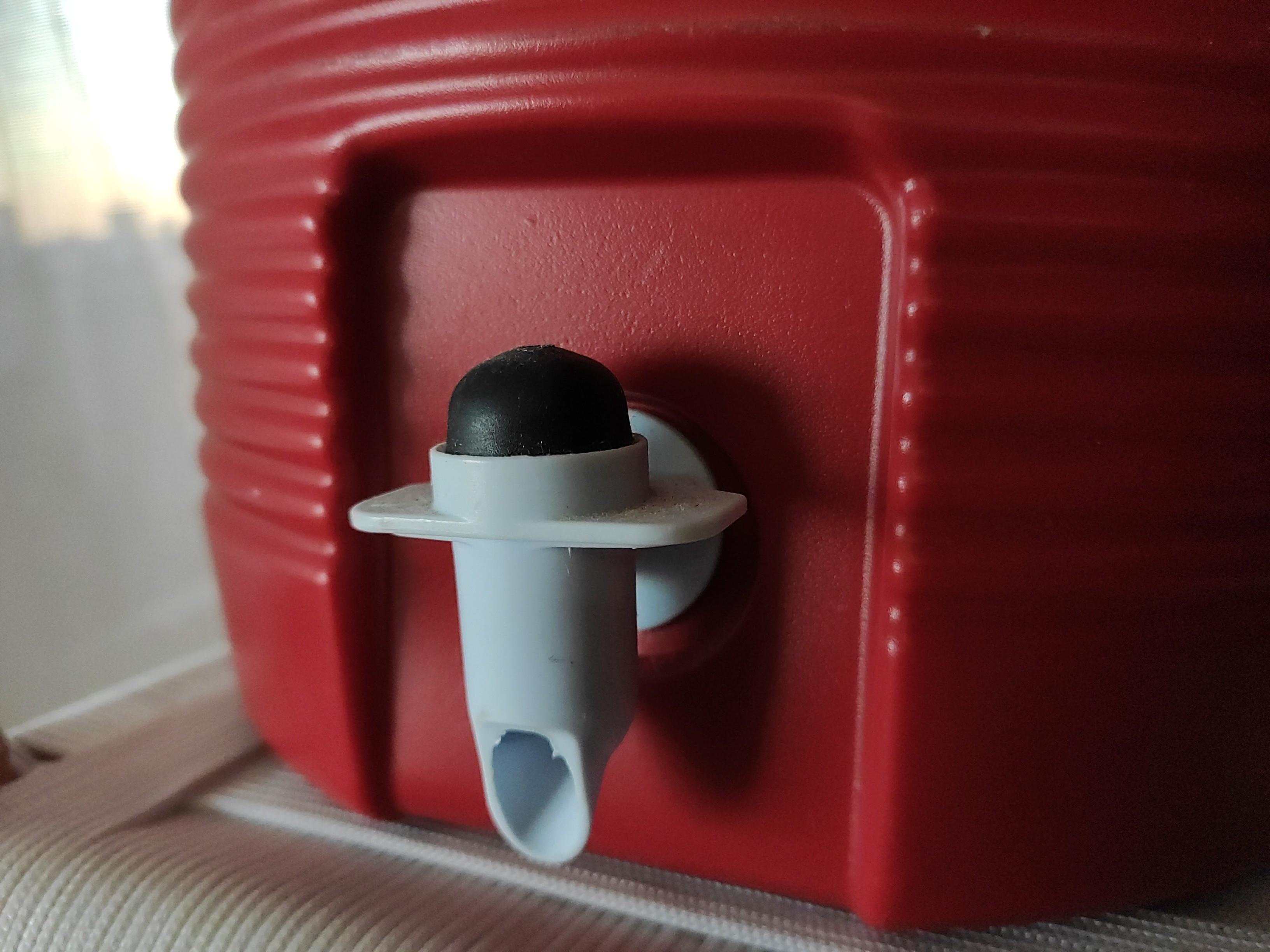 Rubbermaid Victory Jug Water Cooler Drinks Dispenser, TV & Home ...