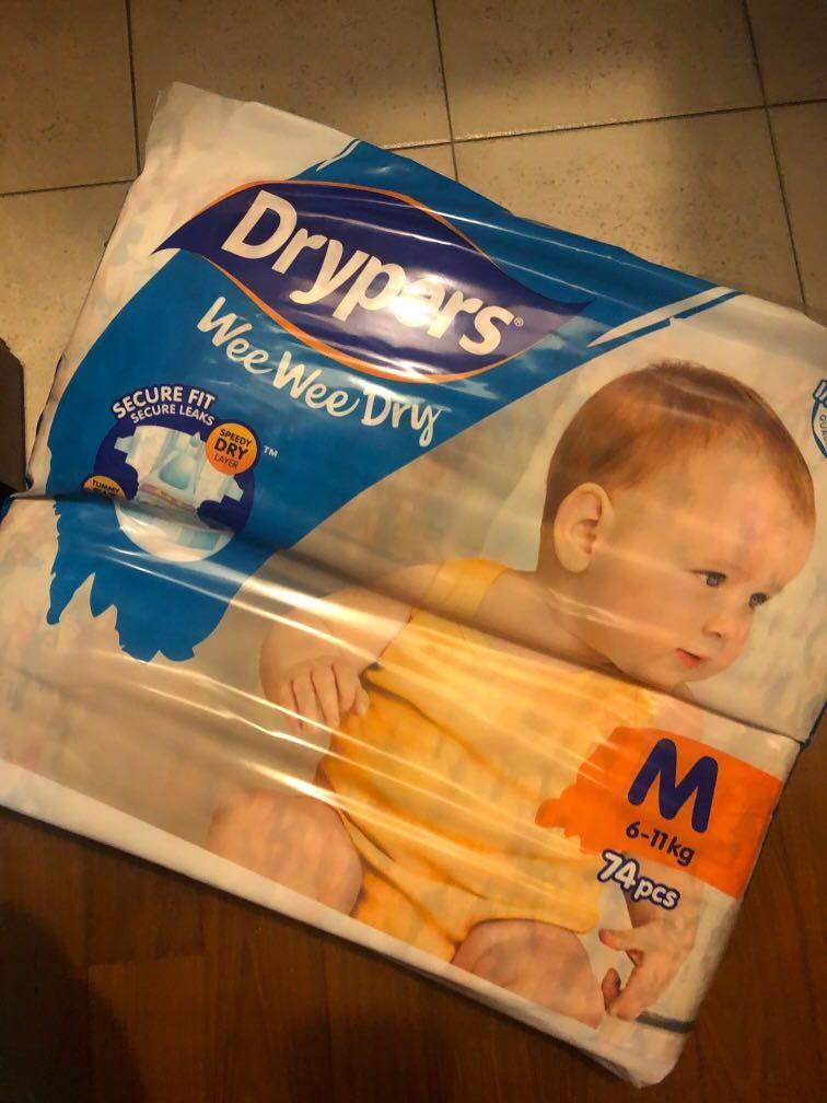 Drypers Wee Wee Dry Diapers Mega M (Tape), Babies & Kids, Bathing ...