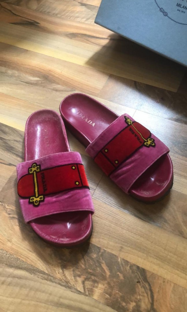 Prada cartoon series, Fesyen Wanita, Sepatu di Carousell