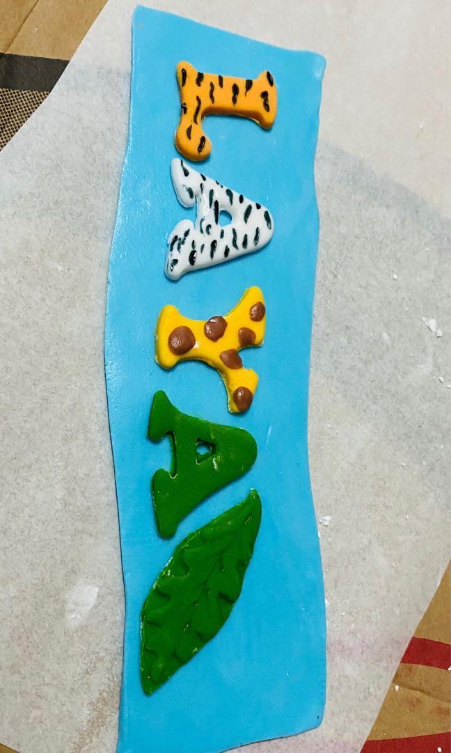 Fondant Name Board for Cakes, Food & Drinks, Homemade Bakes on Carousell