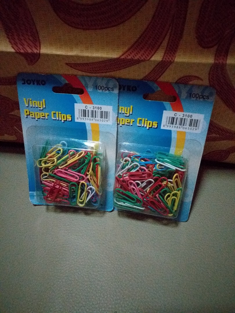 Paper clips warna, Buku & Alat Tulis, Alat Tulis di Carousell