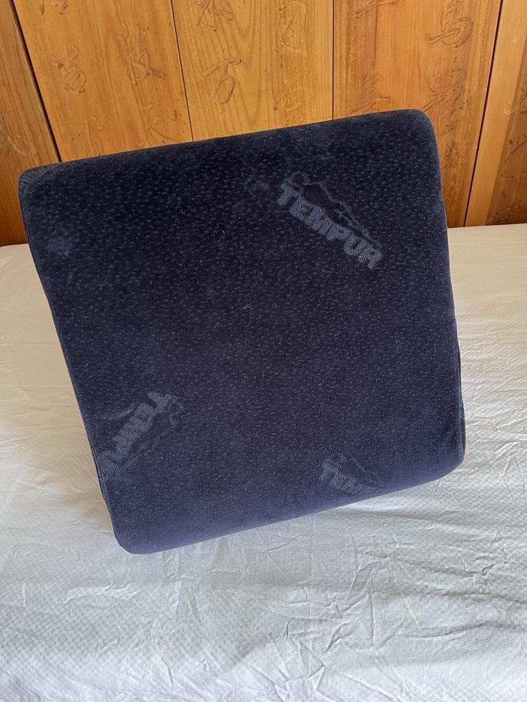 TEMPUR BED WEDGE, Health & Nutrition, Assistive & Rehabilatory Aids ...