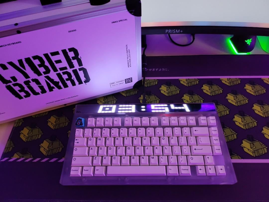 Cyberboard custom mechanical keyboard Xmas special edition, Computers ...