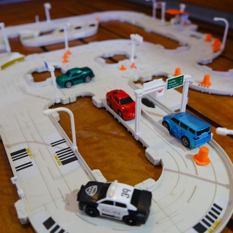 Hexbug Tagamoto Motorized Vehicles Enforcer Road Set (With 2 Extra ...