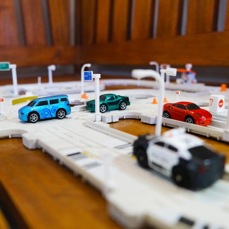 Hexbug Tagamoto Motorized Vehicles Enforcer Road Set (With 2 Extra ...