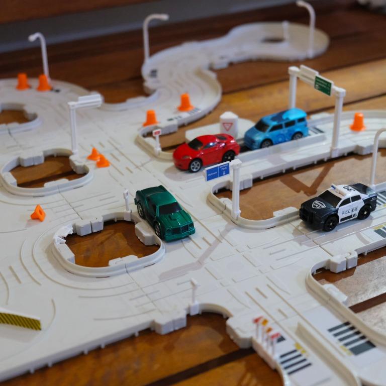 Hexbug Tagamoto Motorized Vehicles Enforcer Road Set (With 2 Extra ...