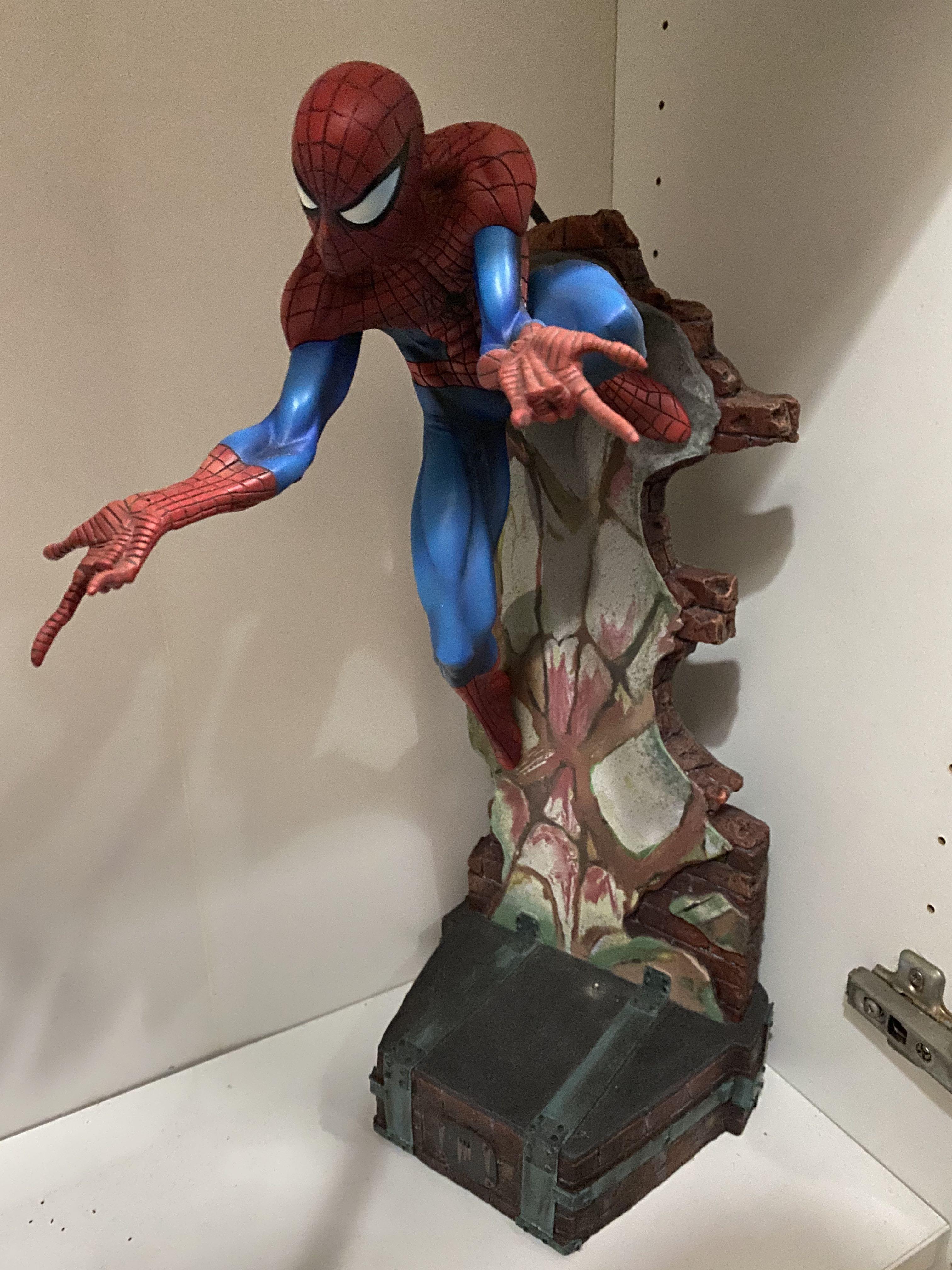 Sideshow collectibles Spider-man Comiquette polystone statue, Hobbies ...