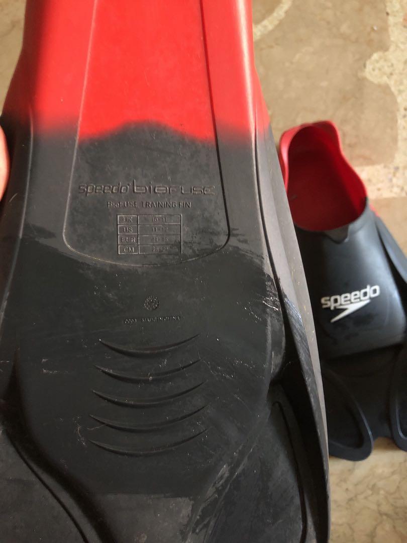 Speedo Fins, Sports Equipment, Sports & Games, Water Sports on Carousell