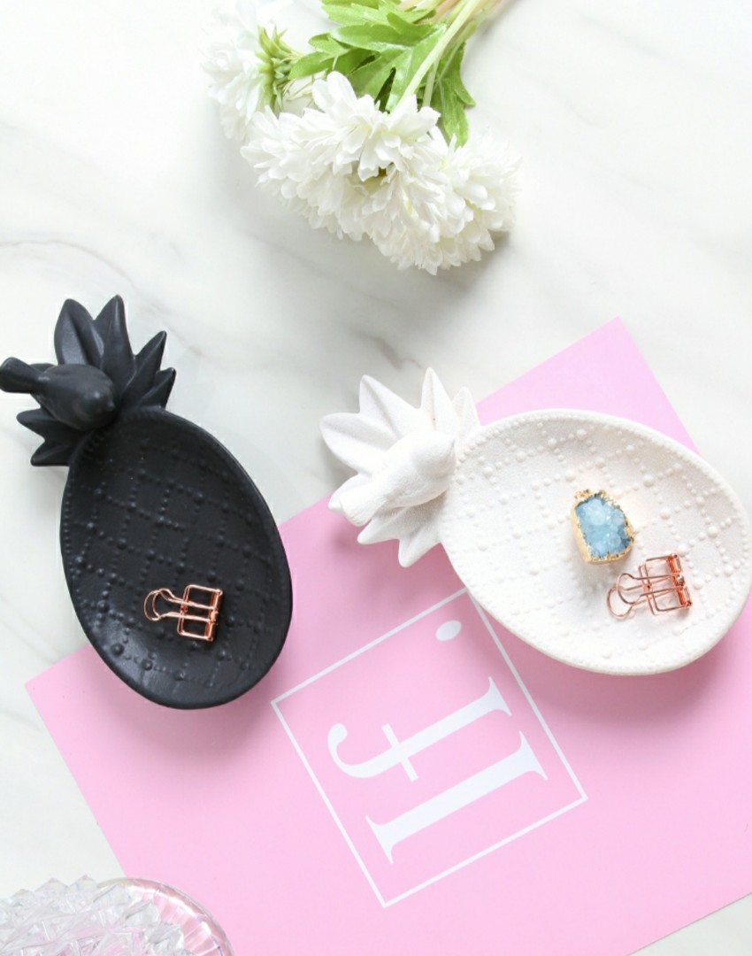 Accessories plate, Women's Fashion, Watches & Accessories, Other ...