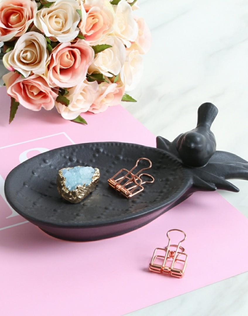 Accessories plate, Women's Fashion, Watches & Accessories, Other ...