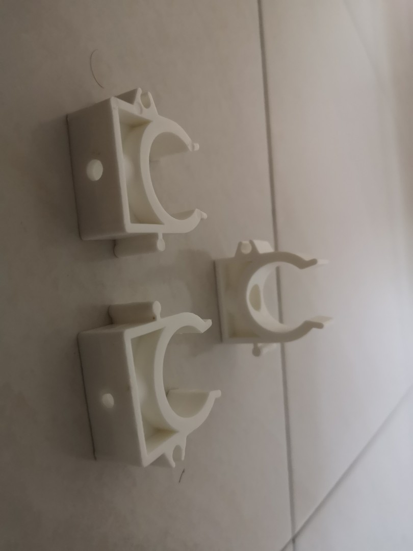 Plastic clip for pipes OD25mm, Everything Else on Carousell