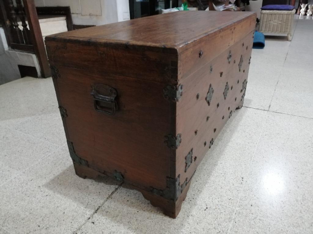 Vintage baul butones (chest), Furniture & Home Living, Home Decor ...