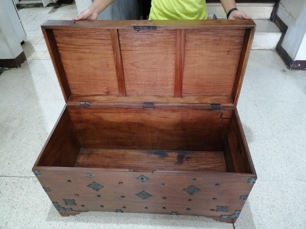 Vintage baul butones (chest), Furniture & Home Living, Home Decor ...