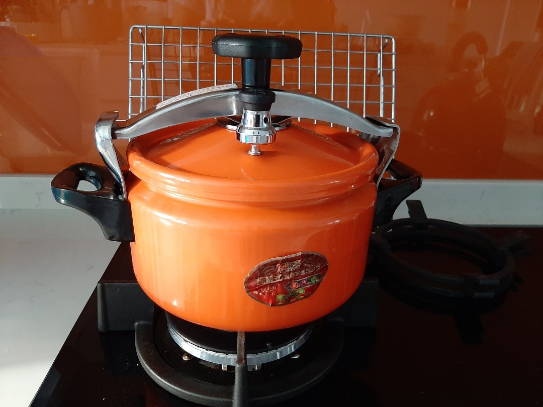 Pressure cooker 3L used for both gas and induction stove, TV & Home ...