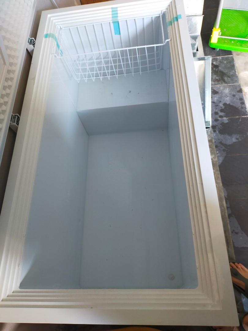 Sakato single door chest freezer, TV & Home Appliances, Kitchen ...