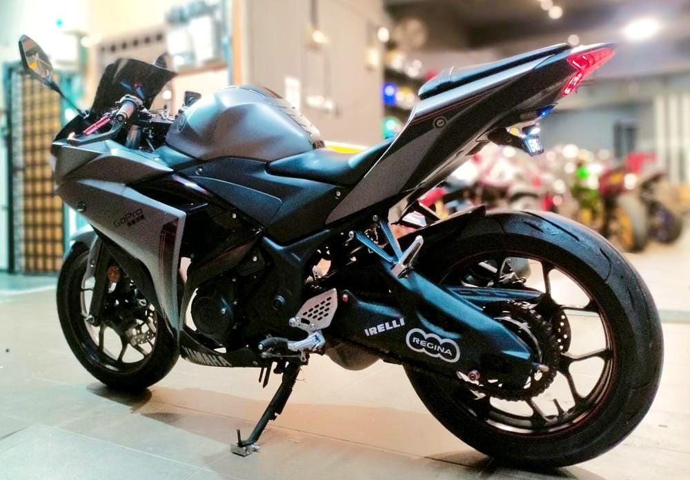 Yamaha R25 Grey limited edition r15, Motorbikes on Carousell