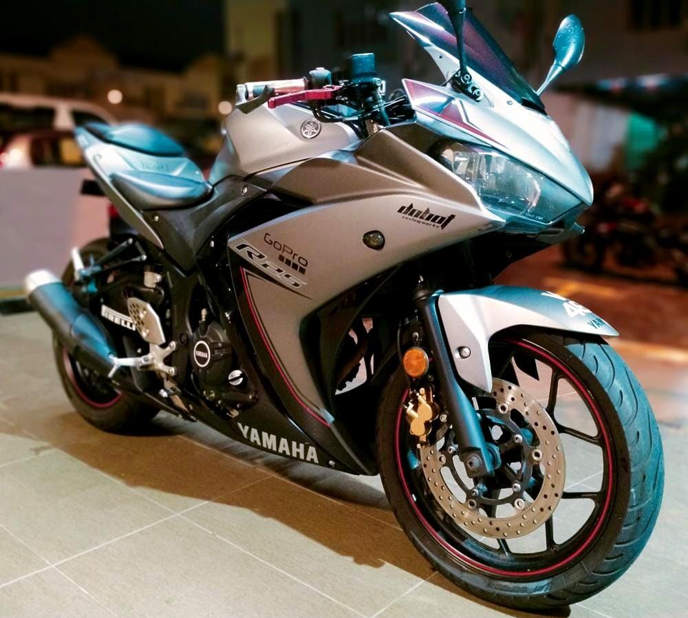 Yamaha R25 Grey limited edition r15, Motorbikes on Carousell