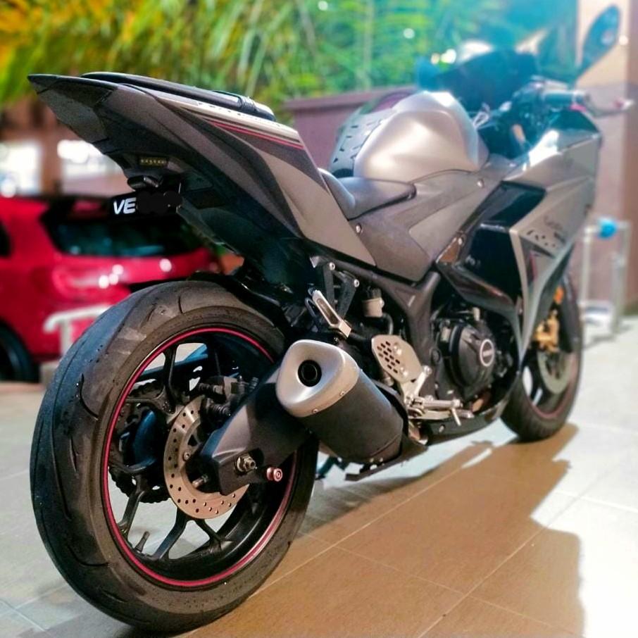Yamaha R25 Grey limited edition r15, Motorbikes on Carousell