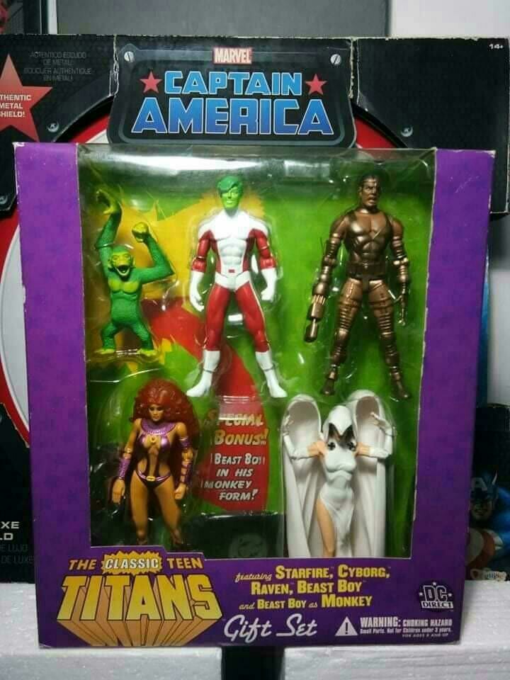 Classic Teen Titans Gift Set Collector Box (Starfire, Cyborg, Raven ...