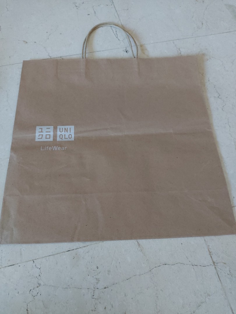 Paper bag uniqlo 38/38/15, Barang Yang Dicari di Carousell