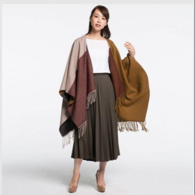 New! Uniqlo 2-Way Stole, Women's Fashion, Watches & Accessories ...